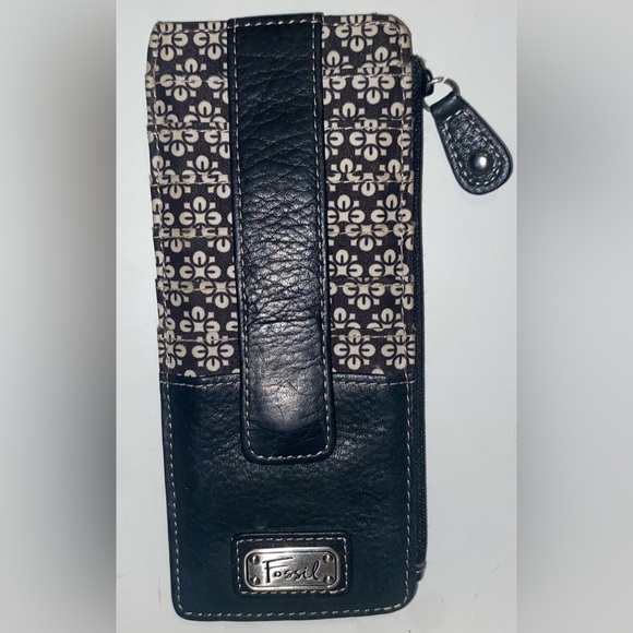 Fossil | Accessories | Fossil Black Leather And White Floral Wallet ...